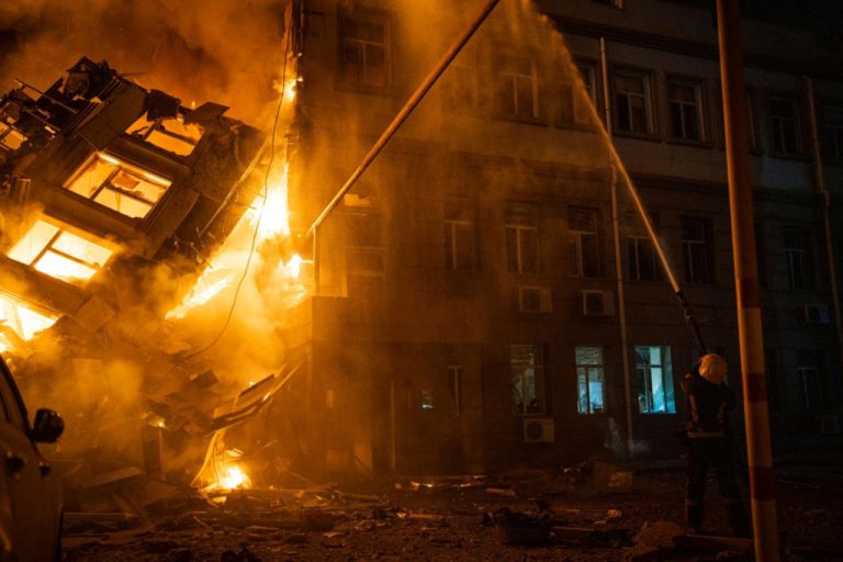 Βίντεο: Οι Ρώσοι στέλνουν την Οδησσό πίσω στο κρύο & στο σκοτάδι ...