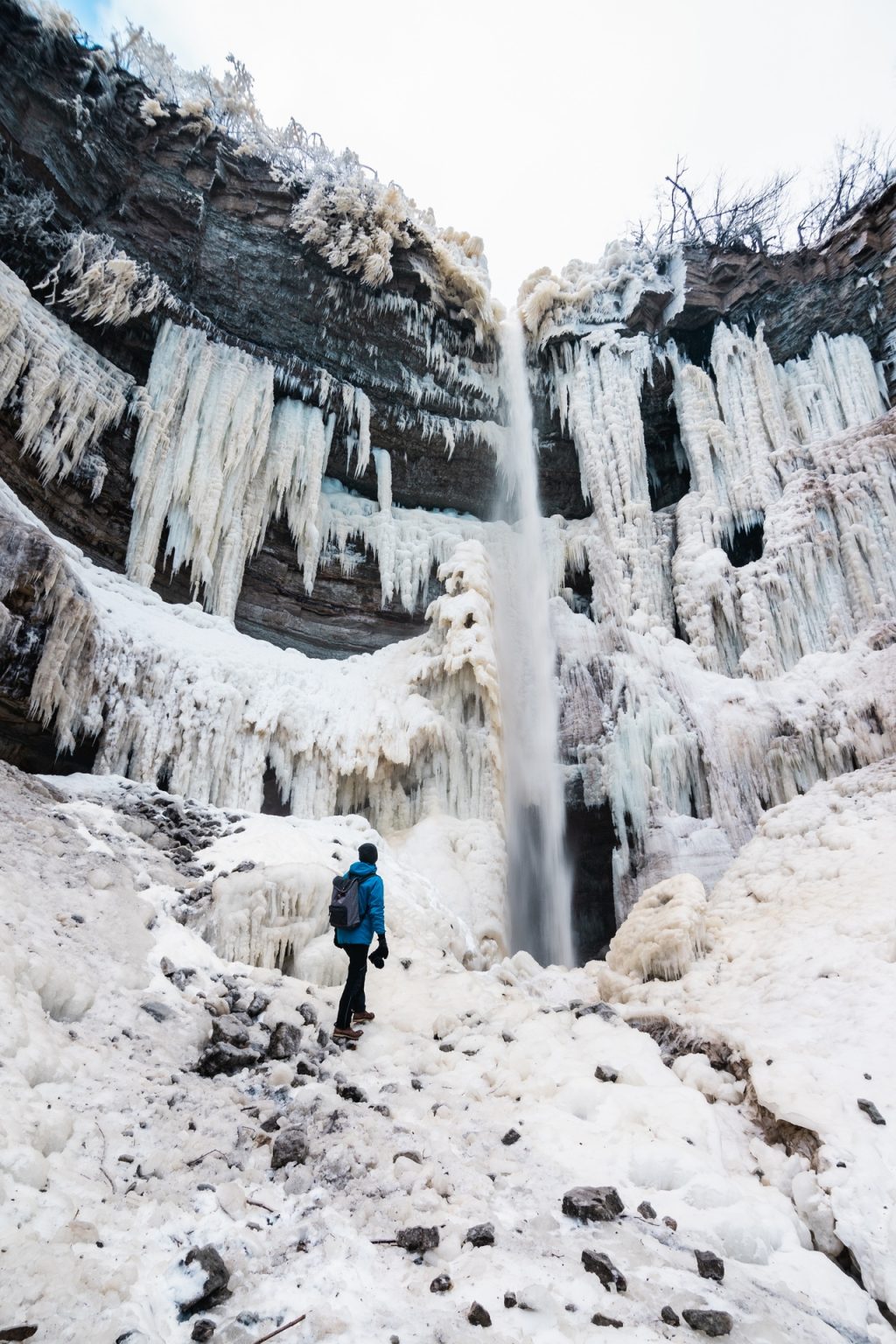 Σκηνές πανικού σε καταρράκτη στην Εσθονία: Η στιγμή που μεγάλο κομμάτι ...